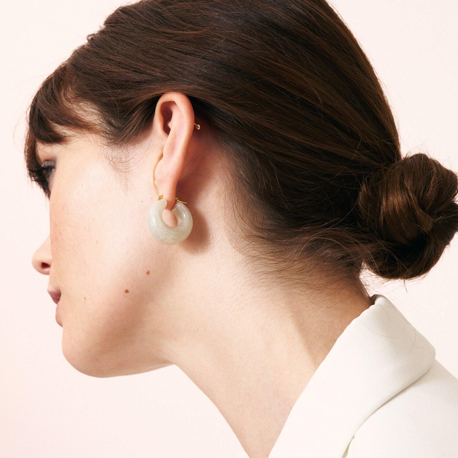 Circlet Earring Snow White Marble Vanessa Baroni
